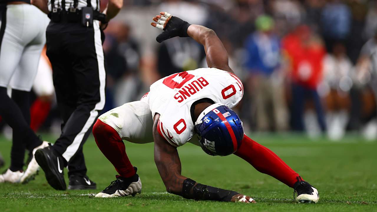 Brian Burns takes down Geno Smith for big loss | Giants vs. Raiders ...