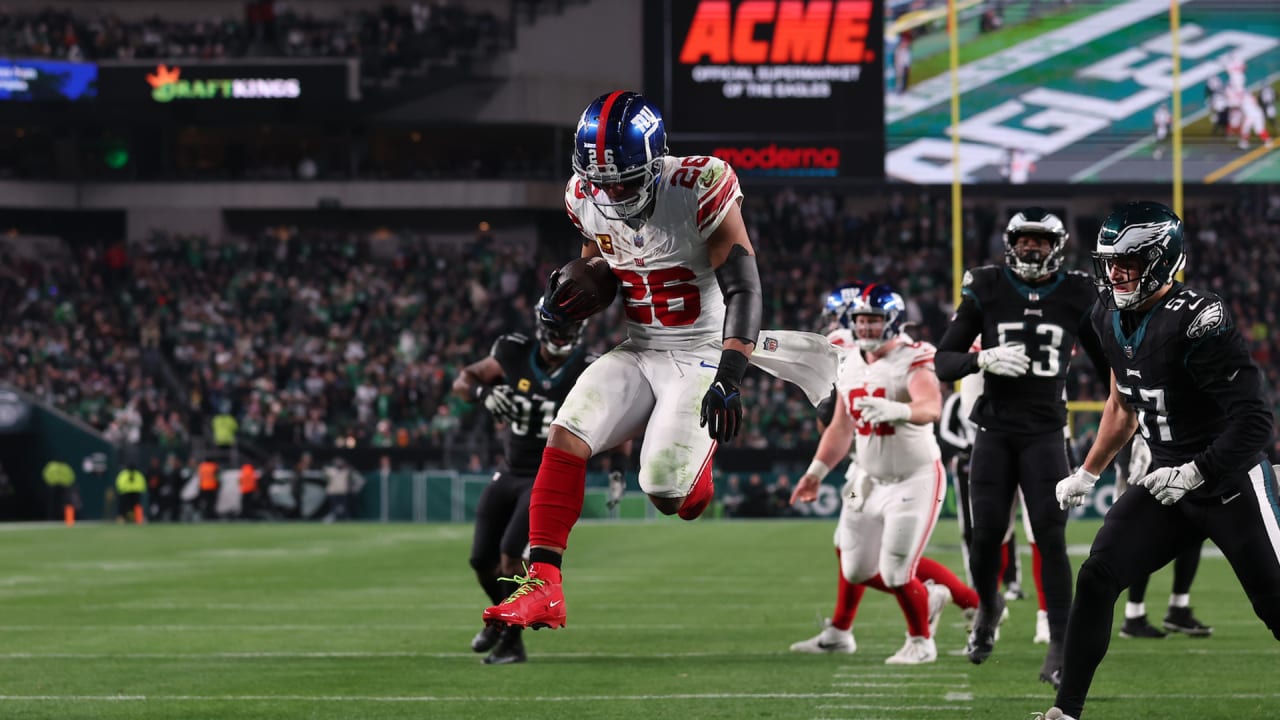 Saquon Barkley rushes for 7-yard touchdown | Giants vs. Eagles Highlights