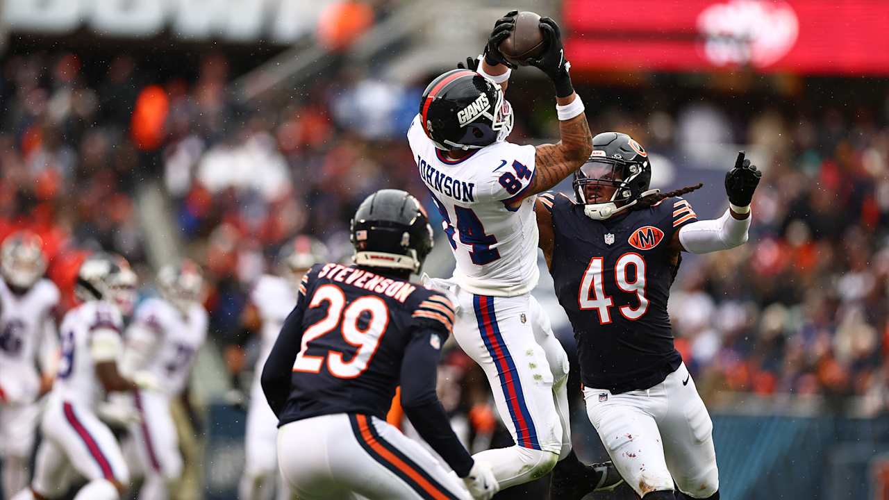 Theo Johnson hauls in deep pass for 25 yards | Giants vs. Bears Highlights