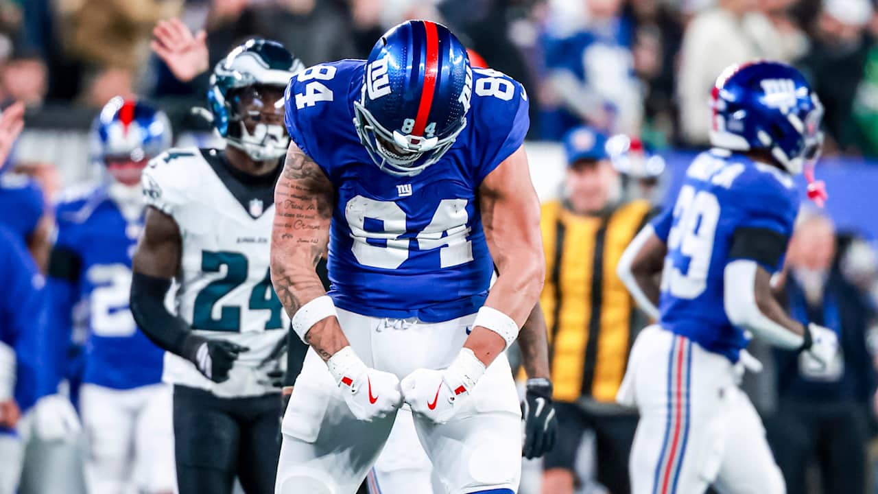 Jaxson Dart throws 22-yard completion to Theo Johnson | Giants vs ...