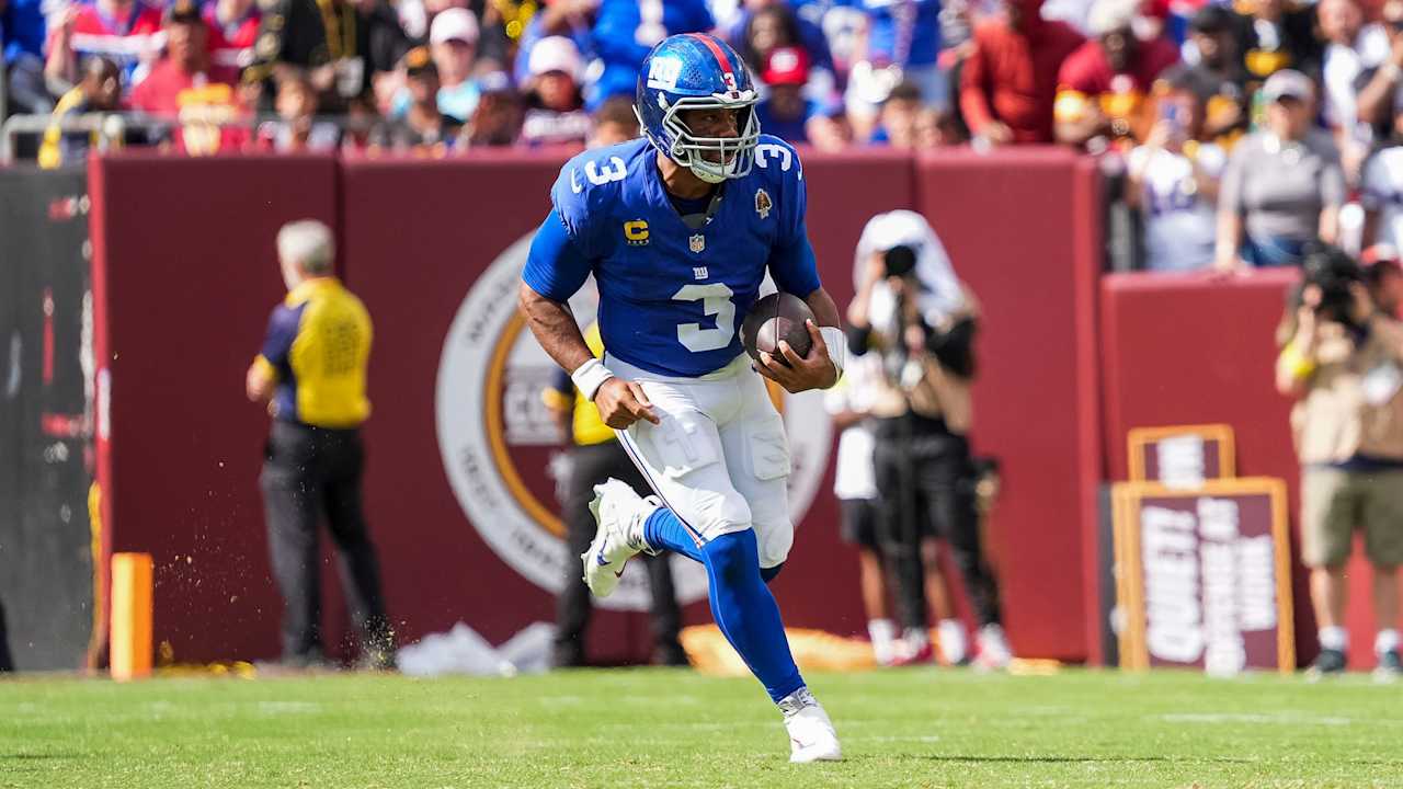 Russell Wilson picks up 15 yards on the scramble | Giants vs ...