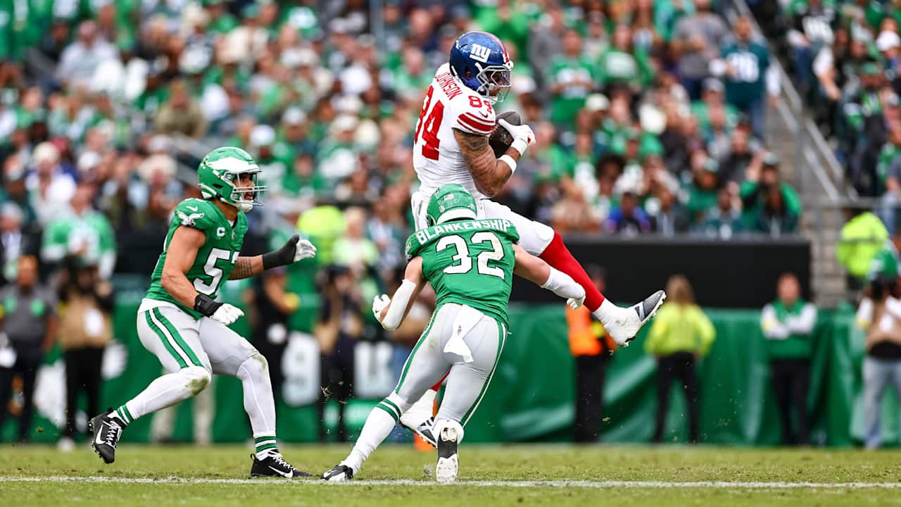 Jaxson Dart hits Theo Johnson for big first down | Giants vs. Eagles ...