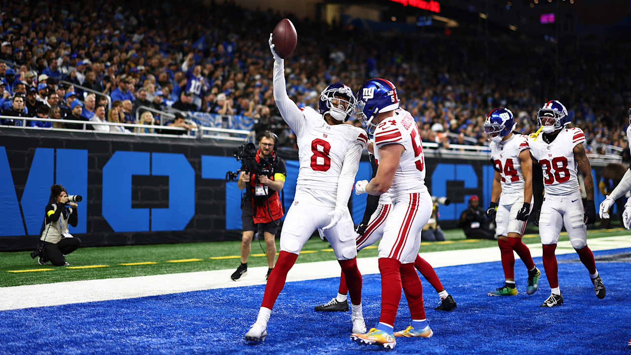 Jevón Holland snags deflected pass for the interception | Giants vs ...