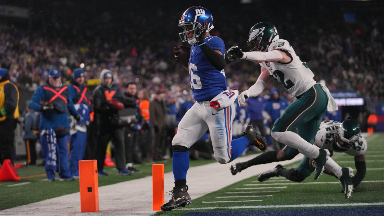 Saquon Barkley Rushes For His Second Td Of The Game Giants Vs Eagles