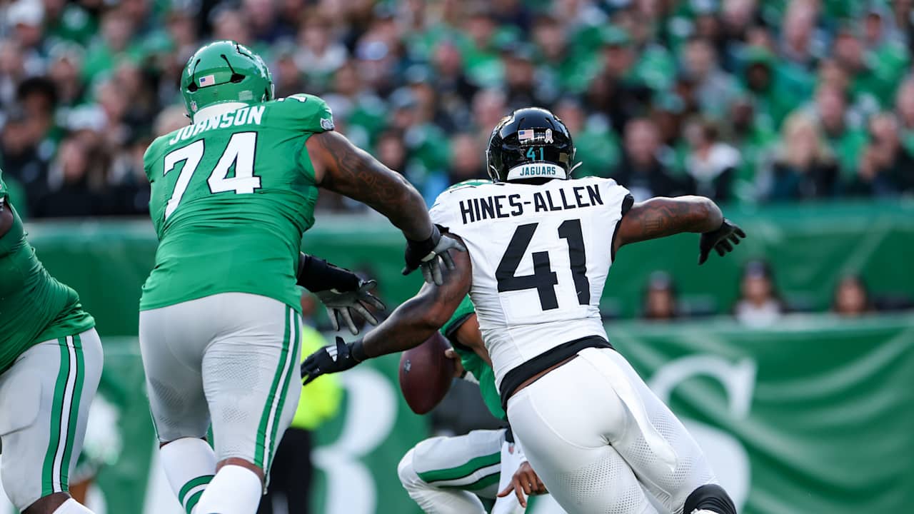 HIGHLIGHT | Josh Hines-Allen Sack | Week 9 - Jaguars vs. Eagles [VIDEO]