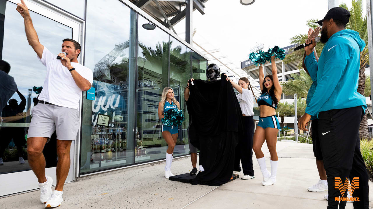PHOTOS | Jaguars Pro Shop Special Opening for Prowler Throwbacks