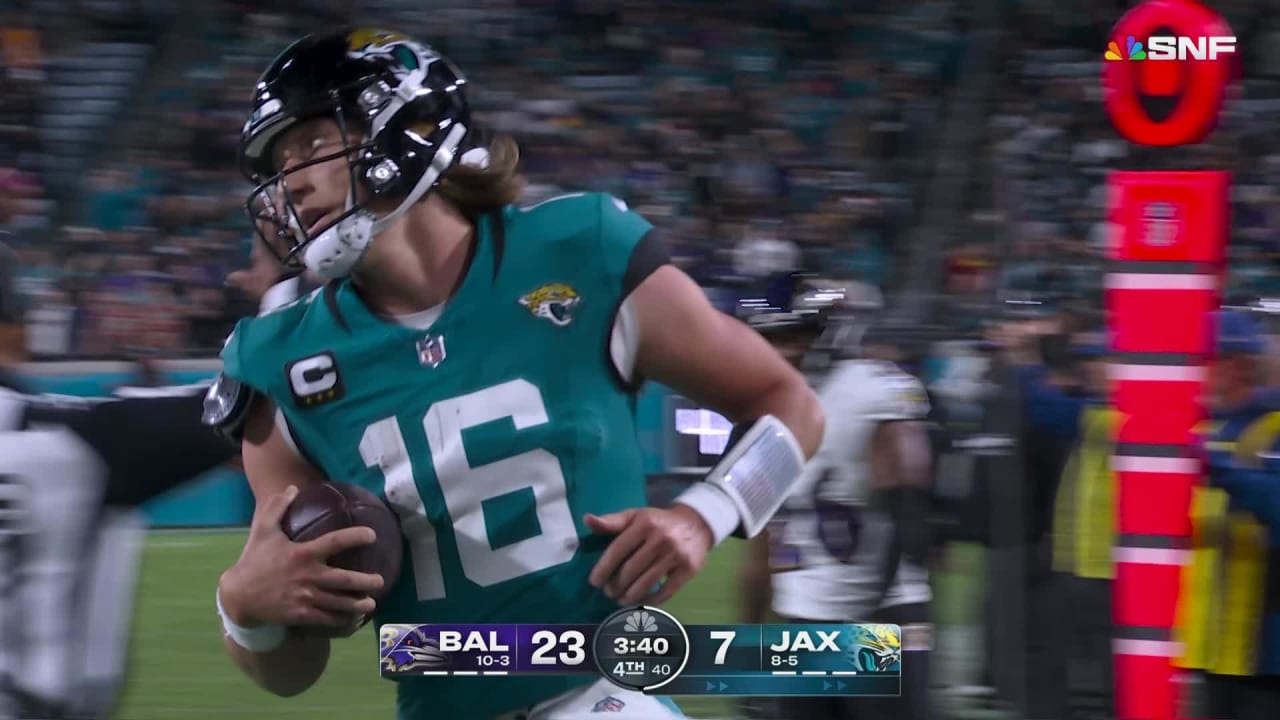 Trevor Lawrence Spins Out of Sack for 12-Yard Gain With His Legs
