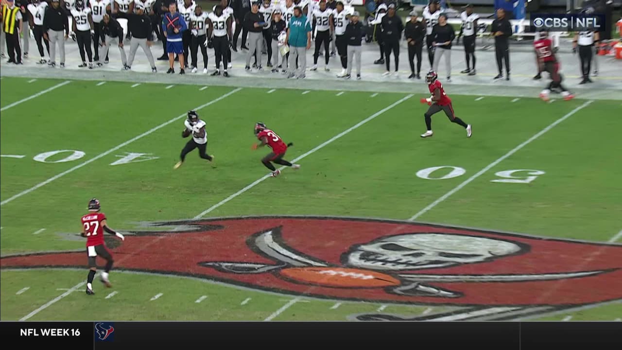 Lawrence Locates Ridley on Button-Hook Route for 24-Yard Pickup