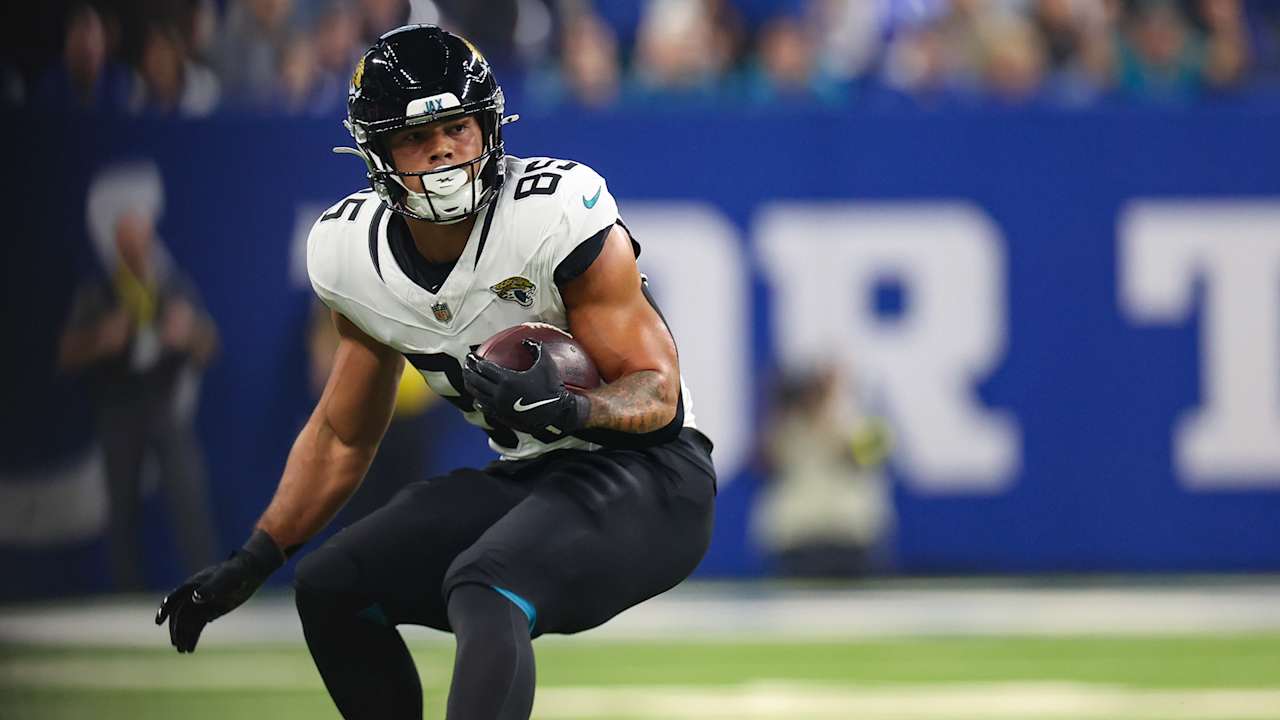 HIGHLIGHT | Brenton Strange 20-Yard Catch | Week 17 Jaguars vs. Colts ...