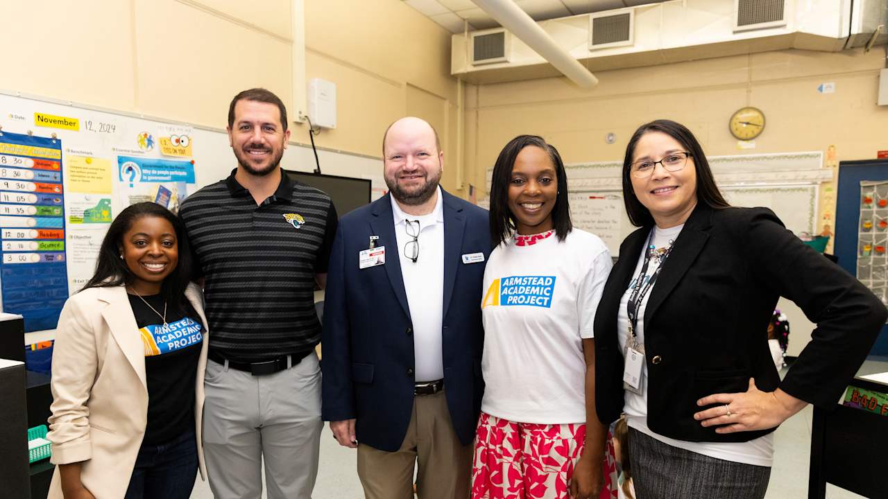 Jaguars DE Arik Armstead Spends the Day at West Riverside Elementary for a Storytime Series