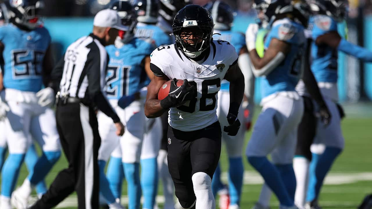 HIGHLIGHT | LeQuint Allen Jr. Fumble Recovery | Week 13 Jaguars vs ...