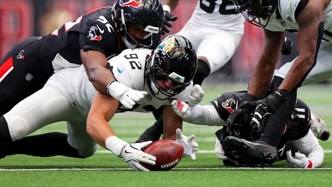 HIGHLIGHT | Striggow Fumble Recovery | Week 10 Jaguars vs. Texans ...