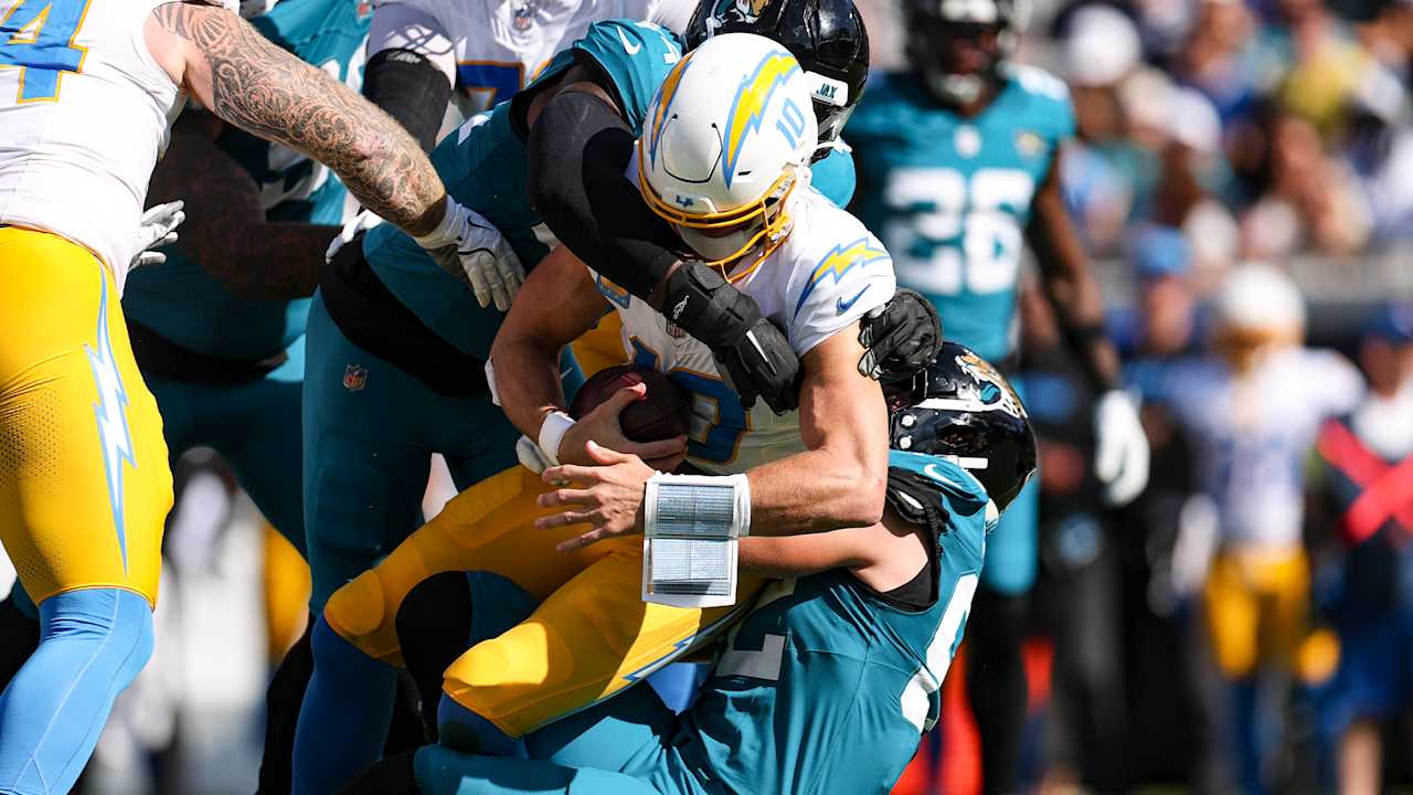 HIGHLIGHT | Striggow & Walker Sack | Week 11 Chargers vs. Jaguars ...