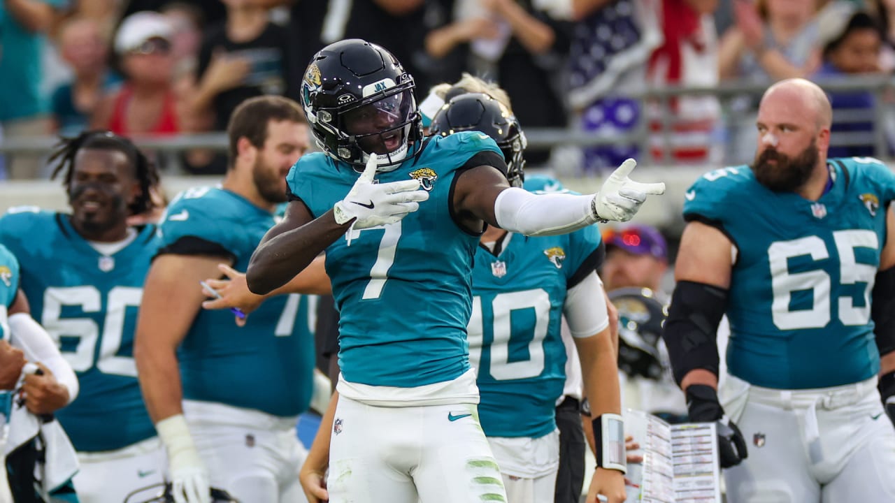 Can't-Miss Play: Brian Thomas Jr.'s One-Handed Catch Secures Beathard's ...