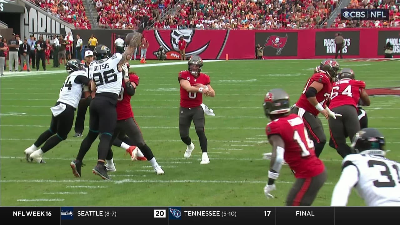 Adam Gotsis Bats Mayfield's End-Zone Throw for Third-And-Goal PBU