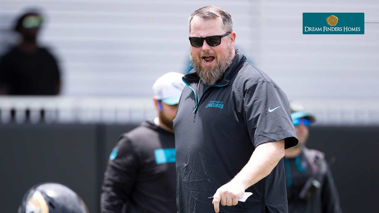 Offensive Line Coach Shaun Sarrett Breaks Down Offseason Programming Tempo