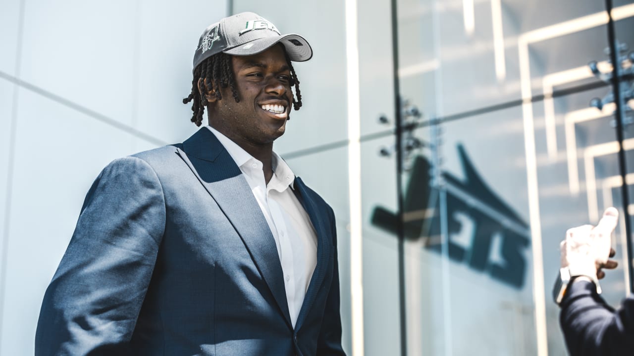 Gallery | First-Round Pick Olu Fashanu Arrives at 1 Jets Drive