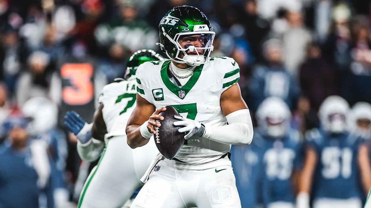 Jets Place QB Justin Fields on Injured Reserve