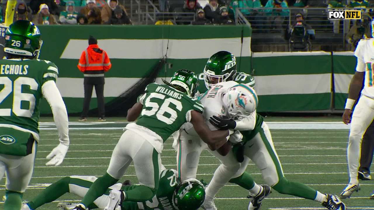 Highlight | Quincy Williams Forces Jonnu Smith to Fumble
