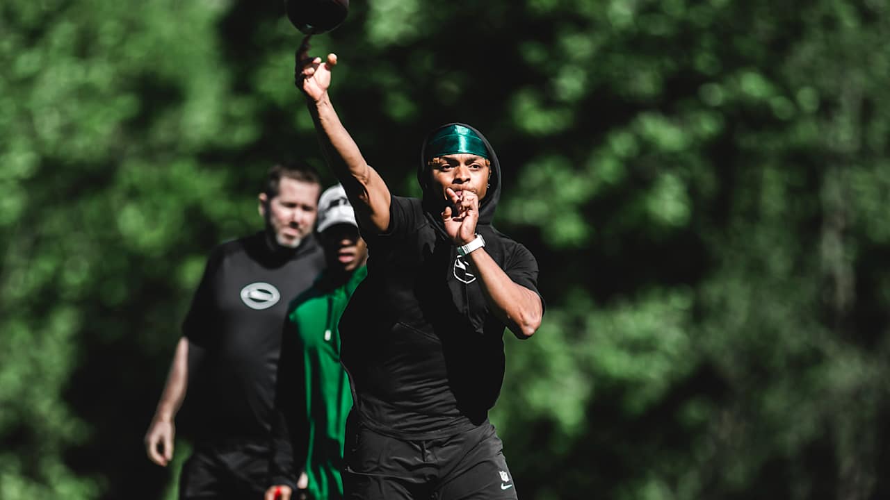 Chad Pennington Says Jets’ New QB Justin Fields Has ‘Got a Clean Slate’