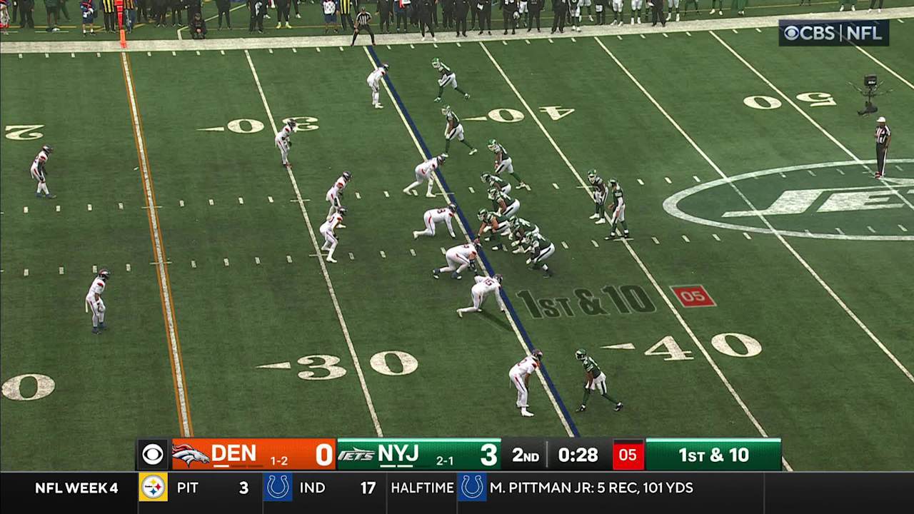 Highlight | Mike Williams Makes a Can't-Miss Toe-Tapping Sideline Catch