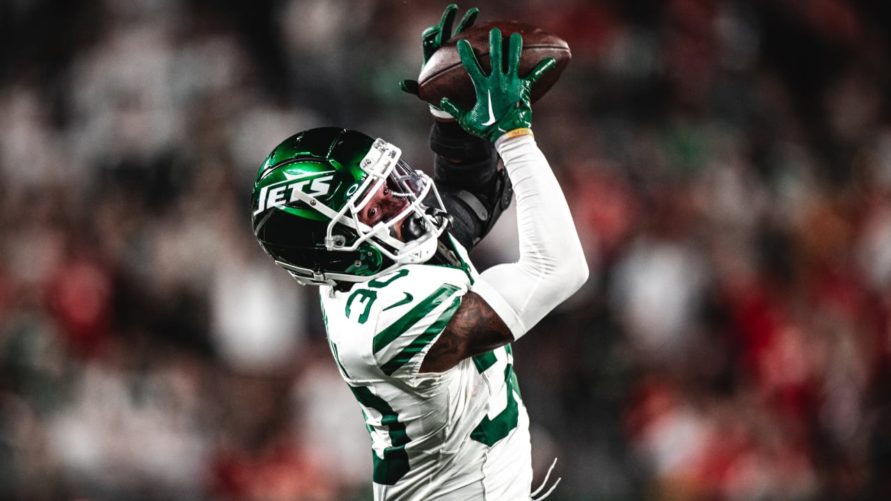 Gallery | Best Photos of CB Michael Carter II During the 2023 Season