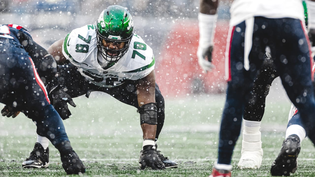 Gallery | Top Images of Laken Tomlinson During the 2023 Season