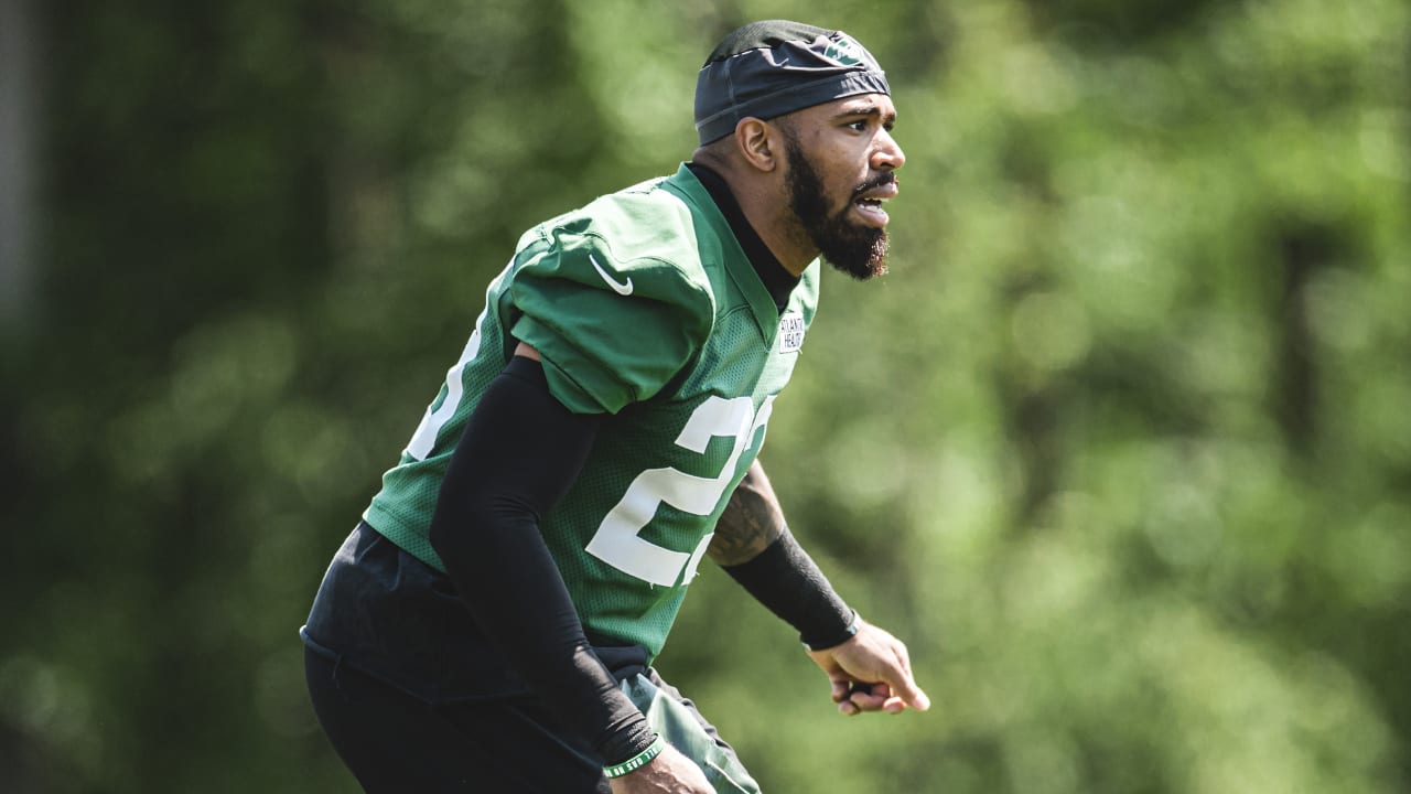 Safety Chuck Clark Re-Signs with the Jets