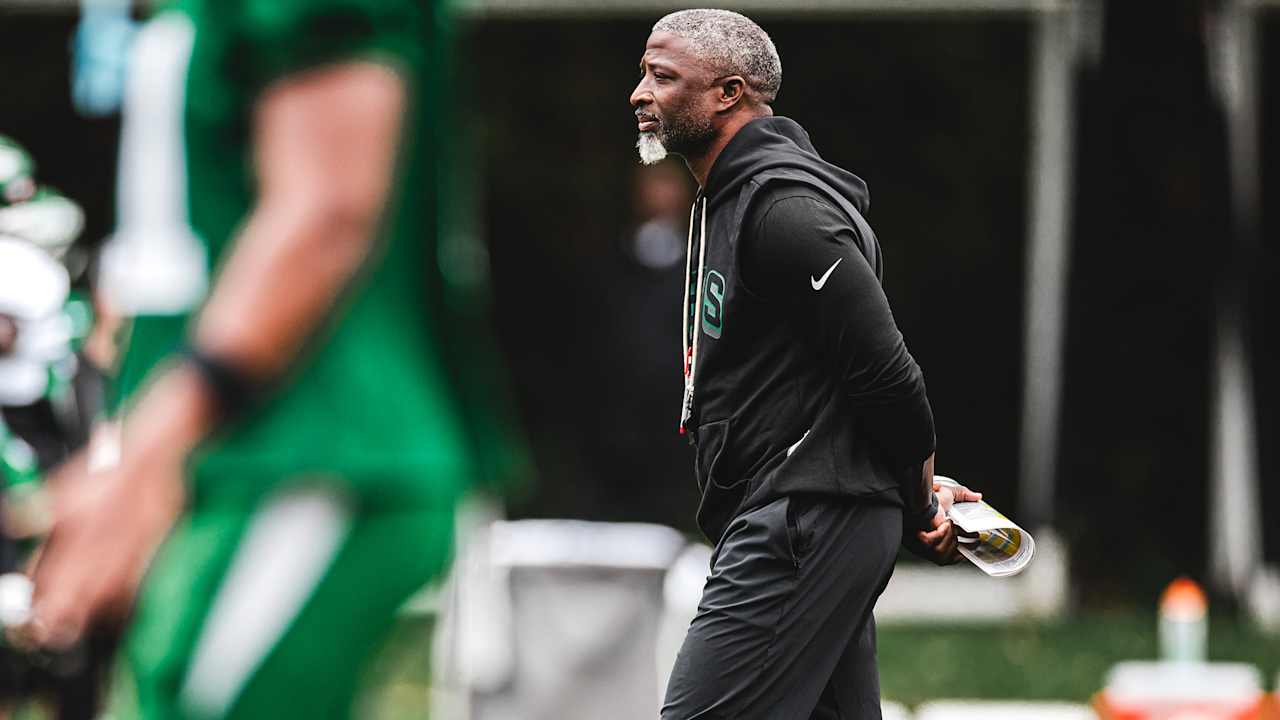 Aaron Glenn & the Jets in London: 'Our Total Focus' Is on 'How Do We Beat the Broncos'