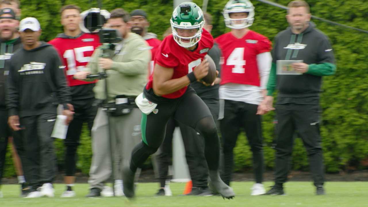 Jets OTA Practice Highlight | Justin Fields Takes Off for a Big Gain