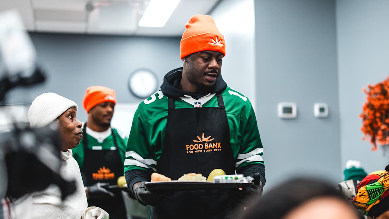 Gallery | Jets Players Visit Food Bank For New York City and Serve ...