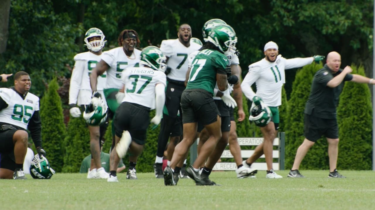 Jets Minicamp Highlight | Qwan'tez Stiggers Snags an Interception
