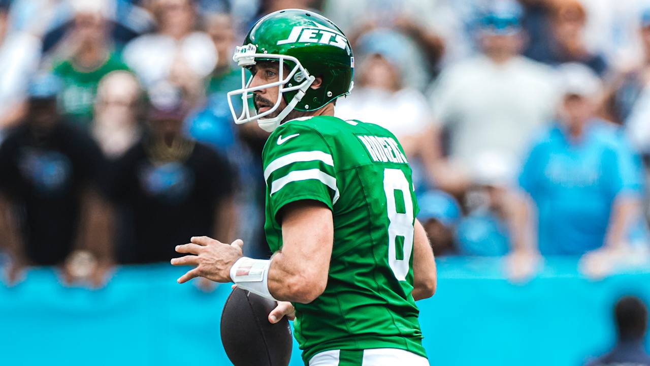 Aaron Rodgers Reacts to the Jets' Win Over the Titans