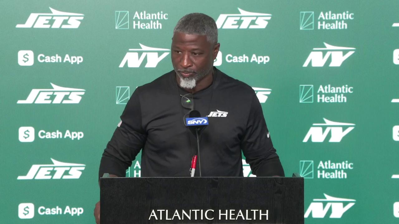 Aaron Glenn Rules Out QB Justin Fields for Bucs Game