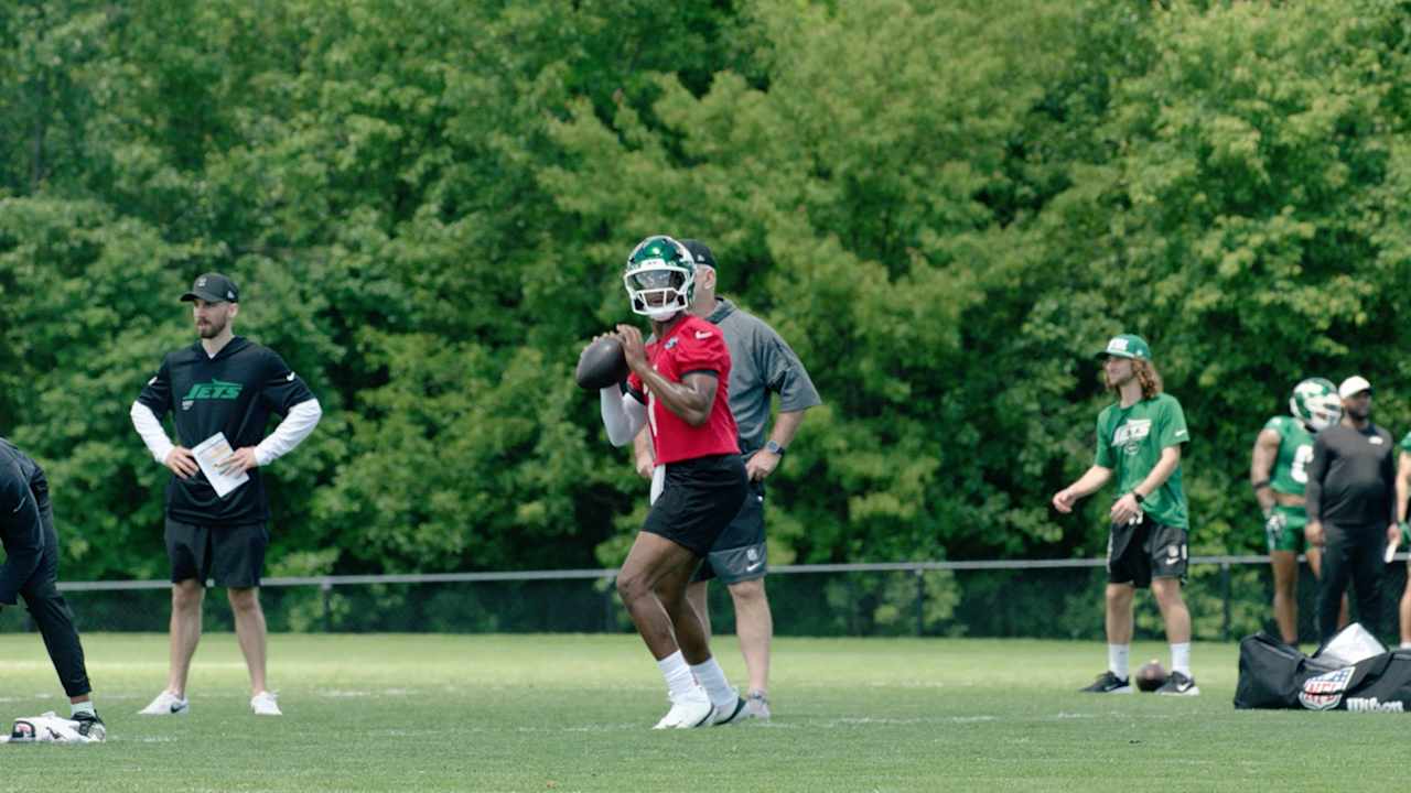 Jets OTA Highlight | Geno Smith Goes Deep to Arian Smith