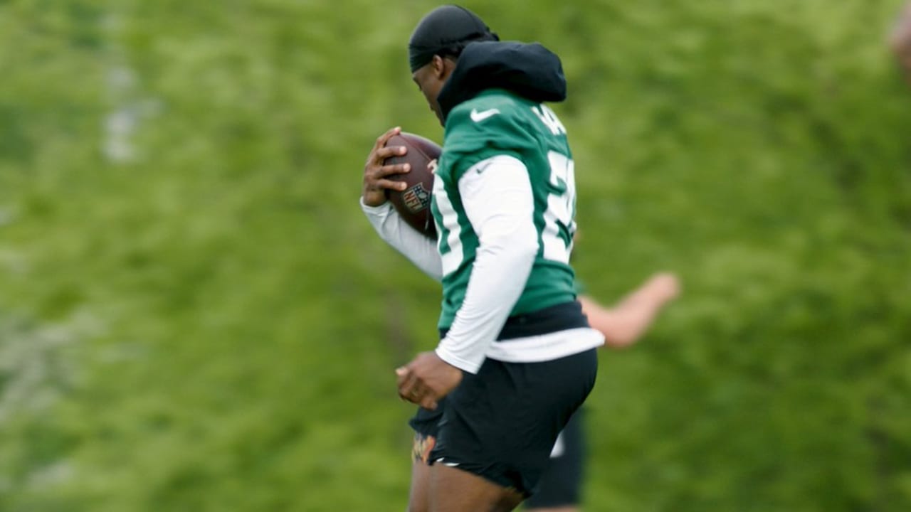 Highlight | Aaron Rodgers Delivers a Deep Strike to Breece Hall