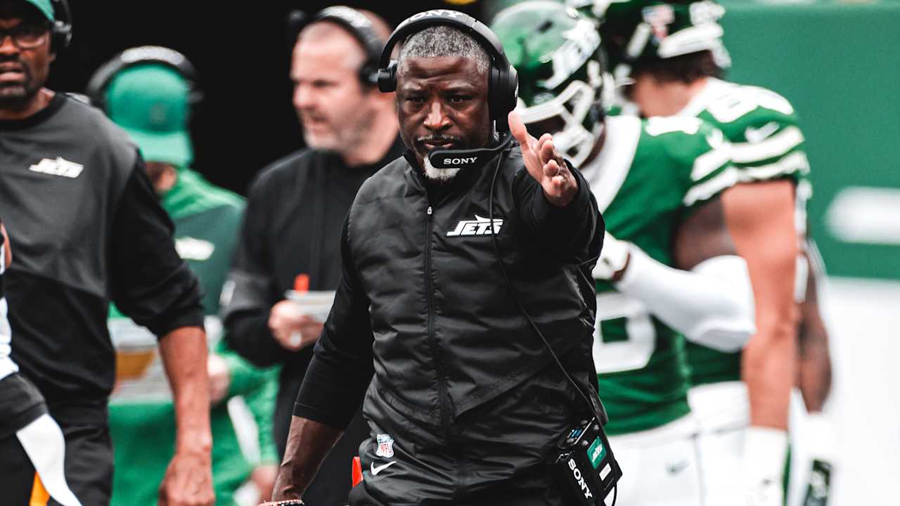Aaron Glenn Saw Postives in 1st Game as Jets HC but Also Things That ...