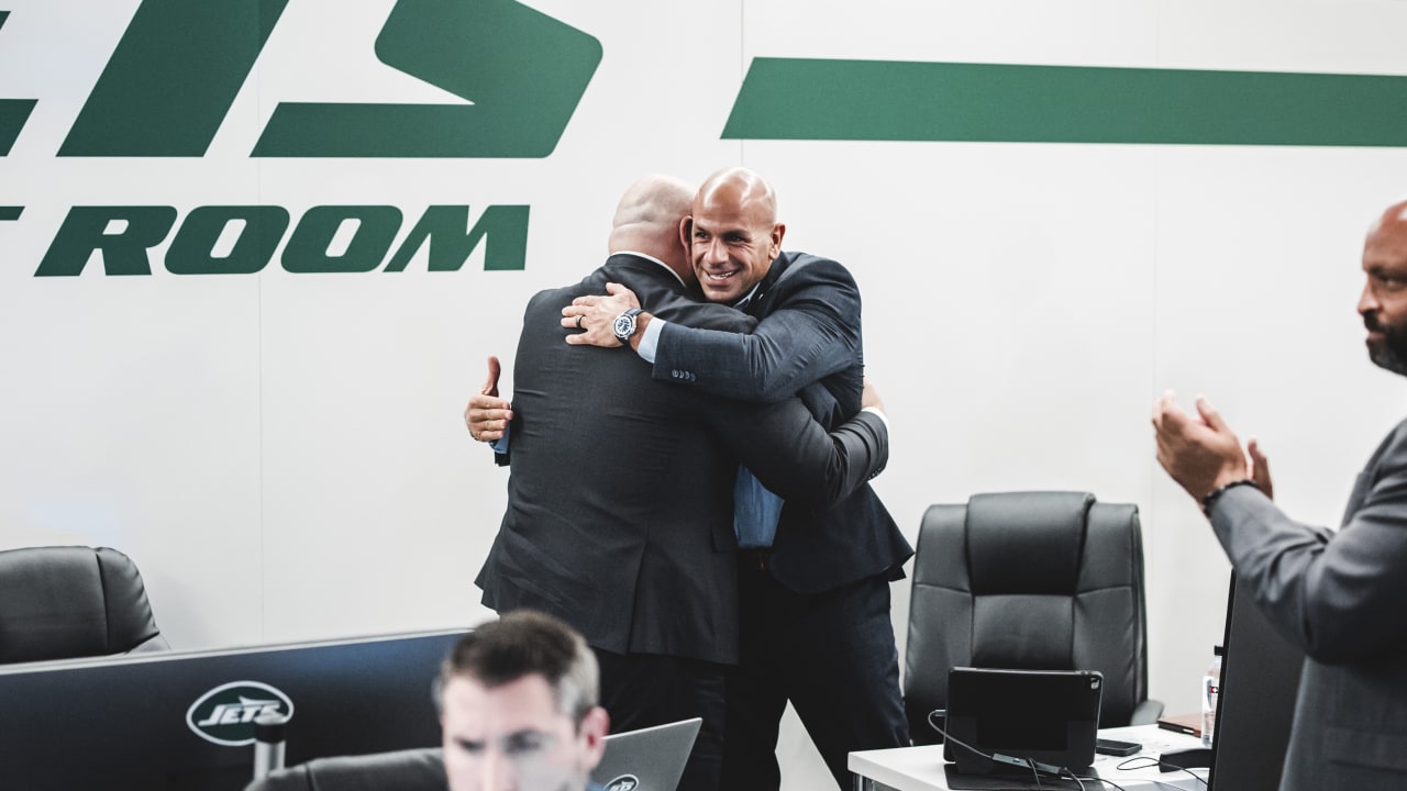 Gallery | Behind the Scenes in the Jets Draft War Room on Night 1 of ...