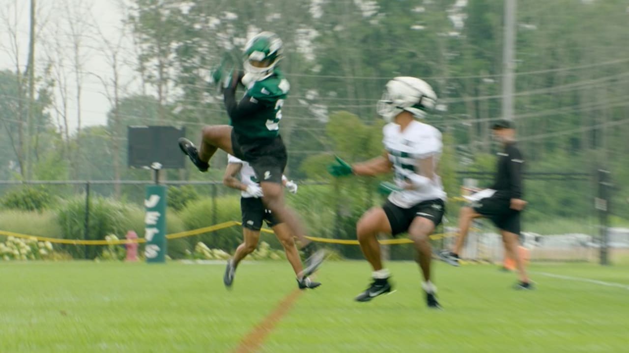 Jets Training Camp Highlight | Rookie Qwan'tez Stiggers Makes a Leaping INT