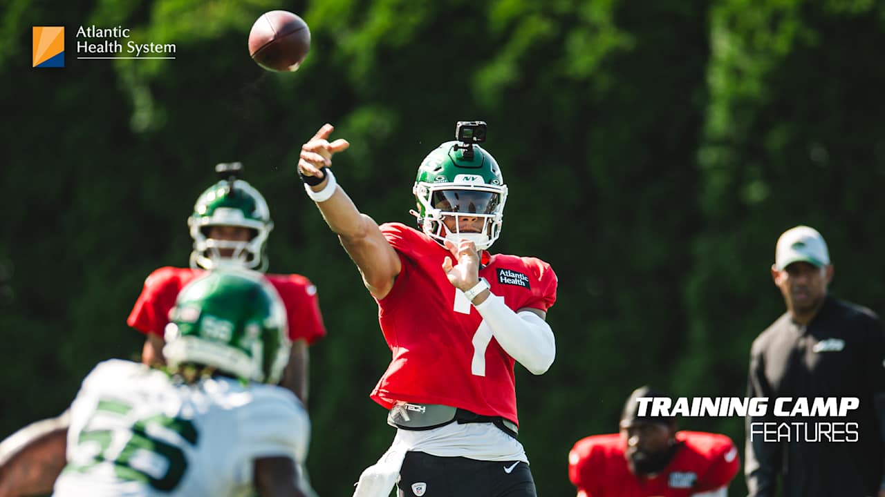 Justin Fields, on the Road to Toe-tal Recovery, Leads Jets Offense to ...