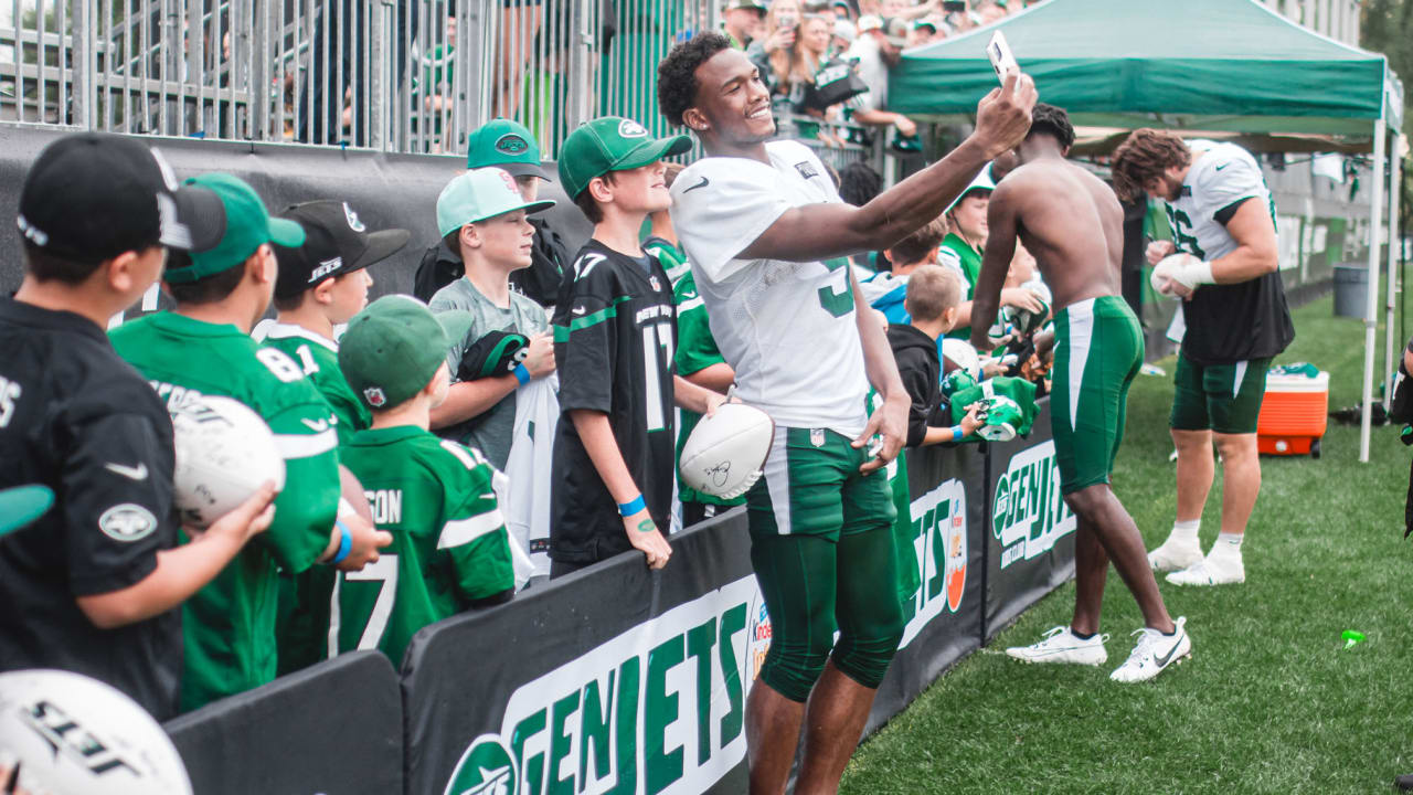 Gallery | All the Best Photos of Jets Fans During Week 4 of Camp