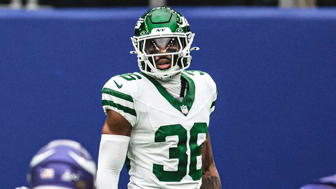Jets Safety Chuck Clark Returns to Practice
