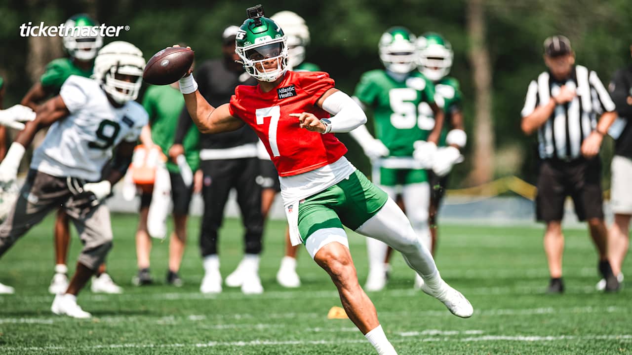 The Best Justin Fields Photos From Jets Training Camp