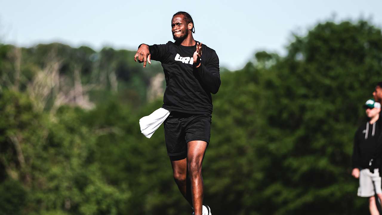 Highlight | Garrett Wilson & Geno Smith Connect During Phase 2 Workouts