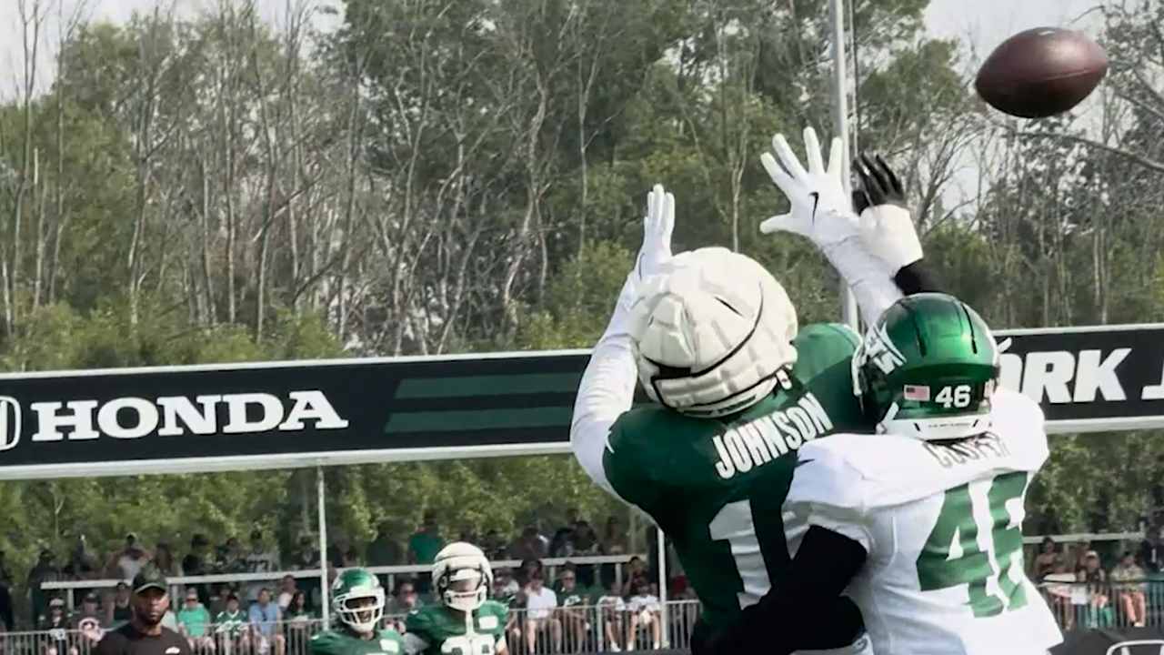 Training Camp Highlight | Bump Cooper Knocks Down Pass