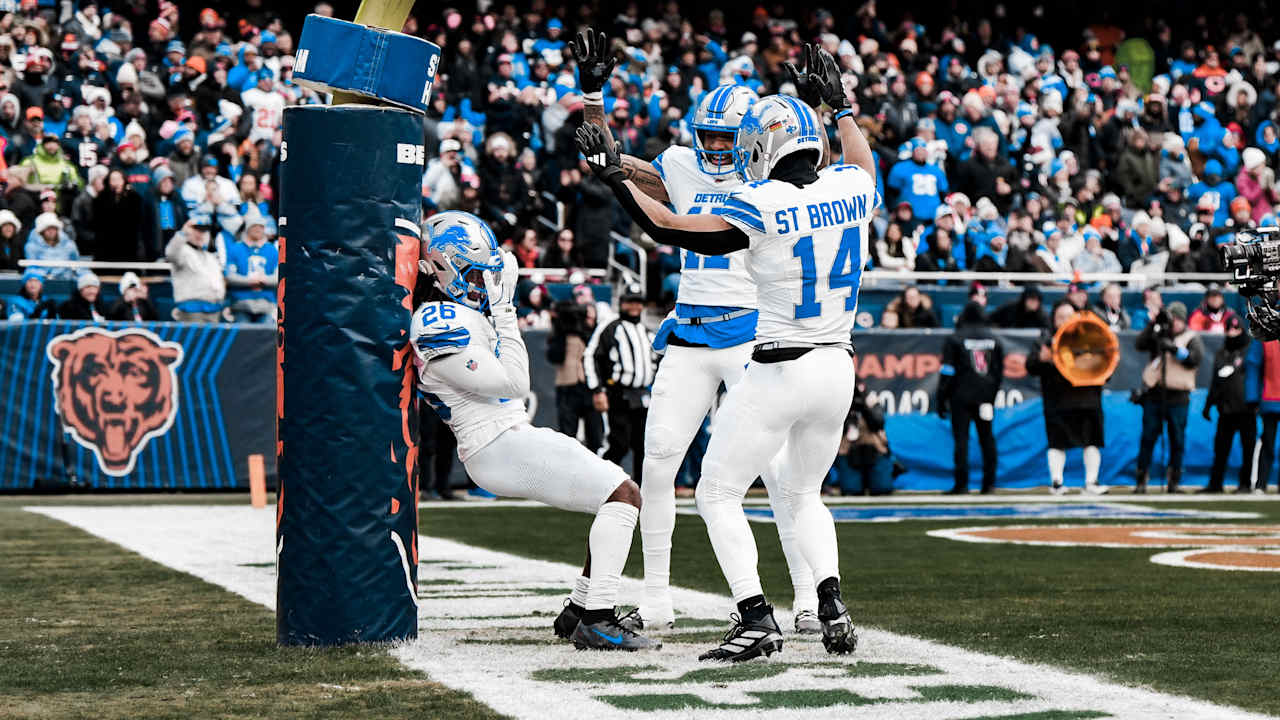 HIGHLIGHT: Gibbs rushes for a 1-yard TD