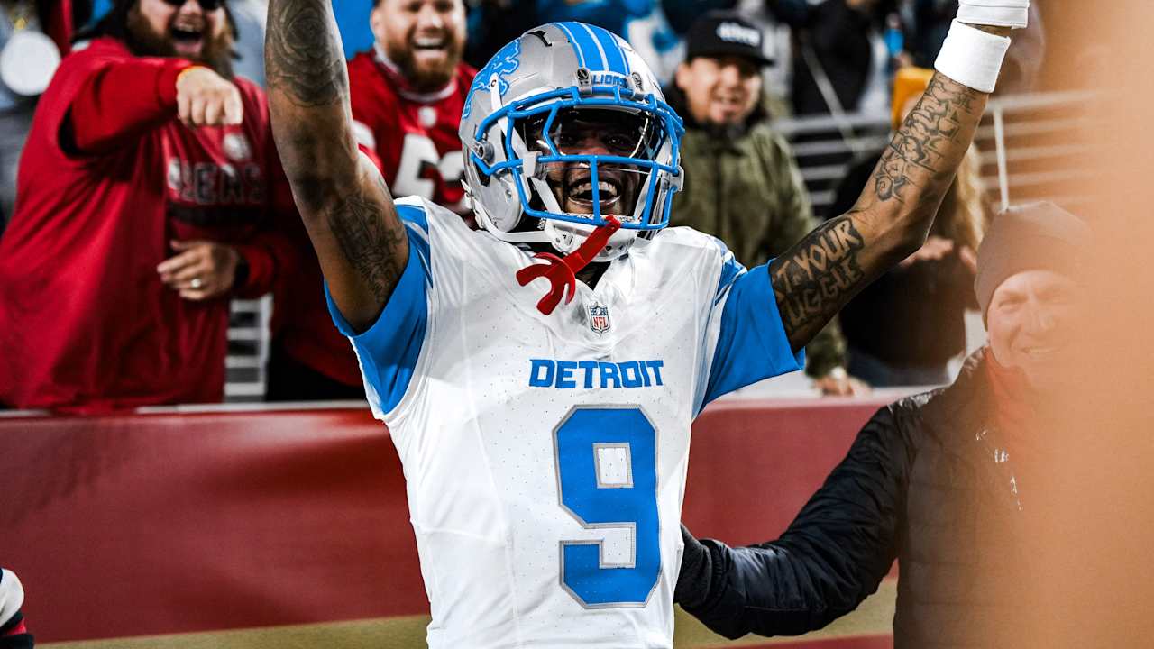 HIGHLIGHT: 41-yard TD! Williams & St. Brown team up on hook-and-ladder play