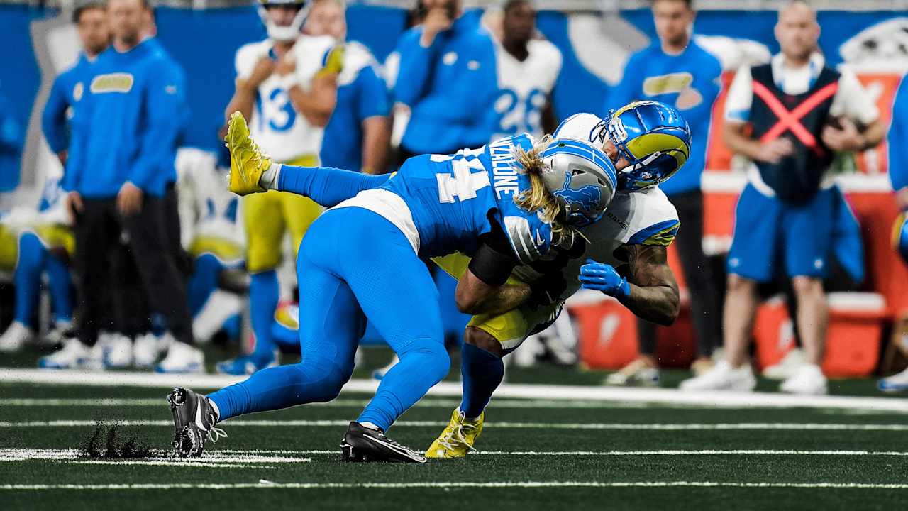 HIGHLIGHT: Anzalone's hit-stick tackle on first offensive play of game