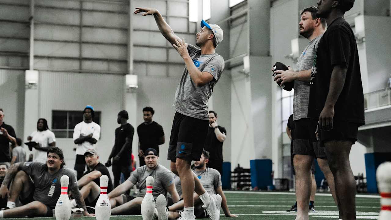 Detroit Lions team fowling activity