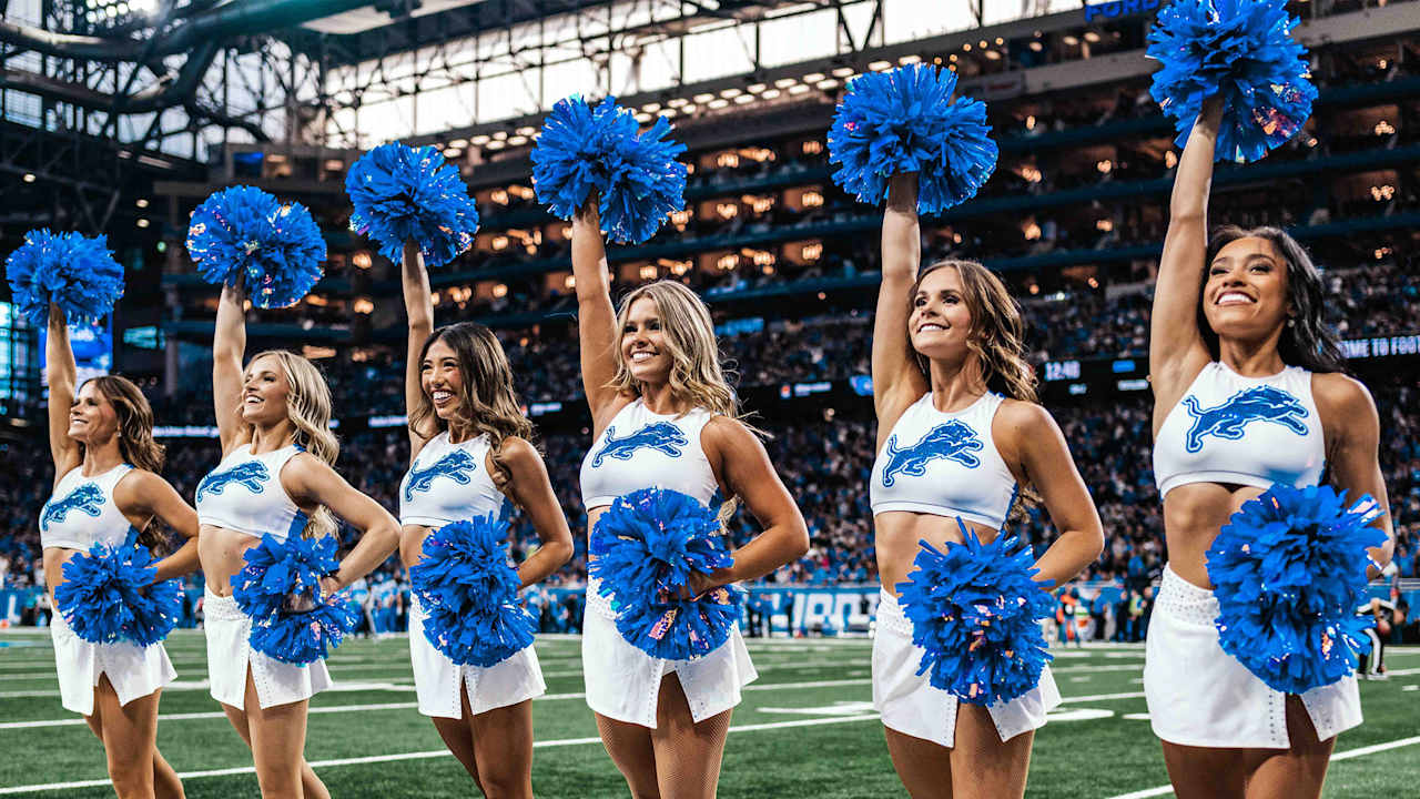 Lions vs. Titans: Cheer photos